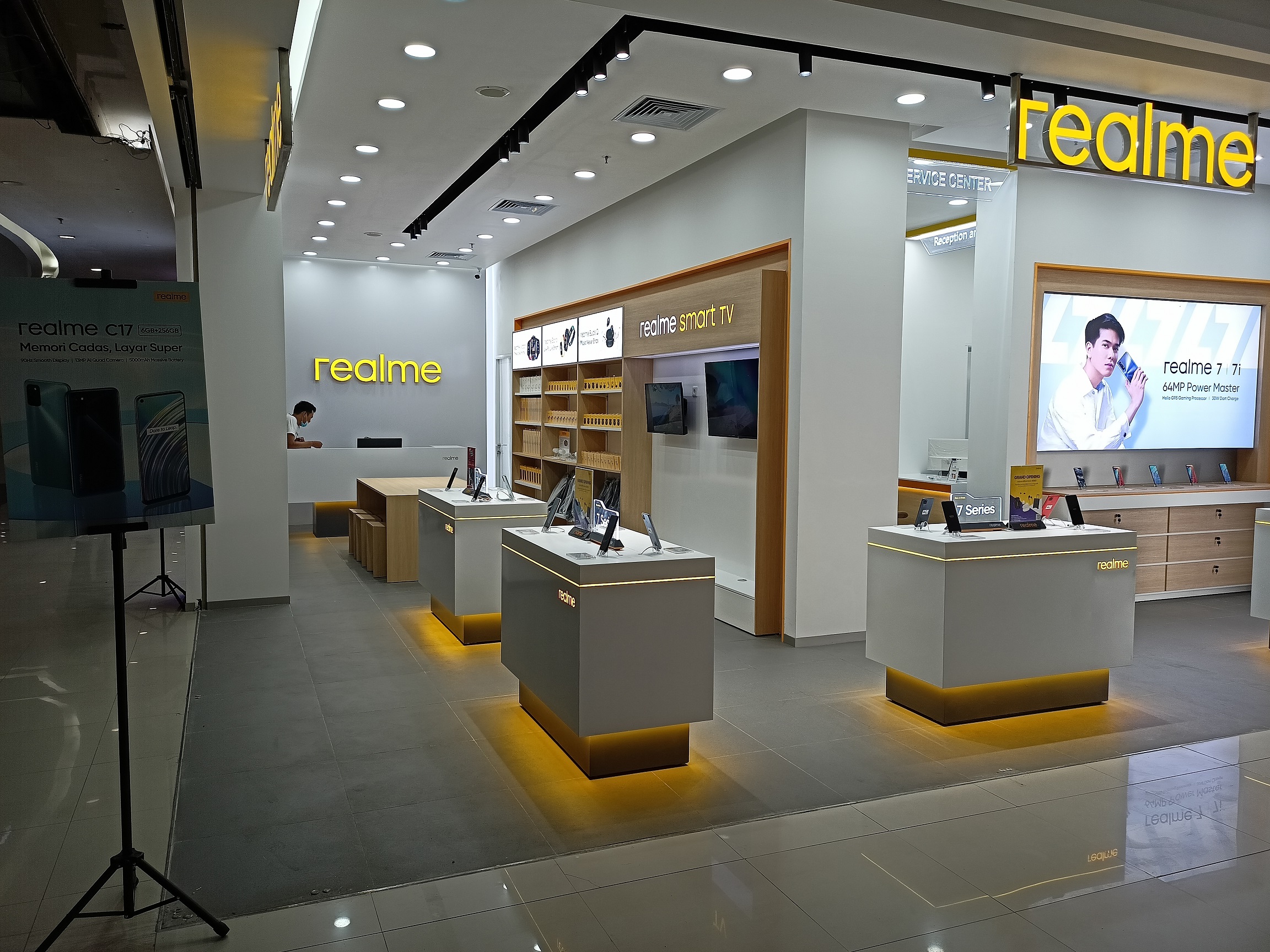 realme Resmikan realme Exclusive Store Pertama di Jawa Tengah di Solo ...