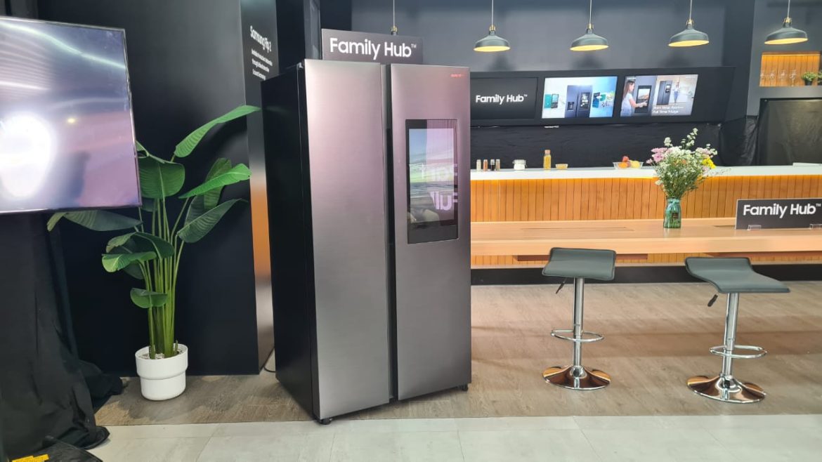 Samsung Family Hub, Kulkas Pintar dengan Layar Sentuh - Trendtech Indonesia