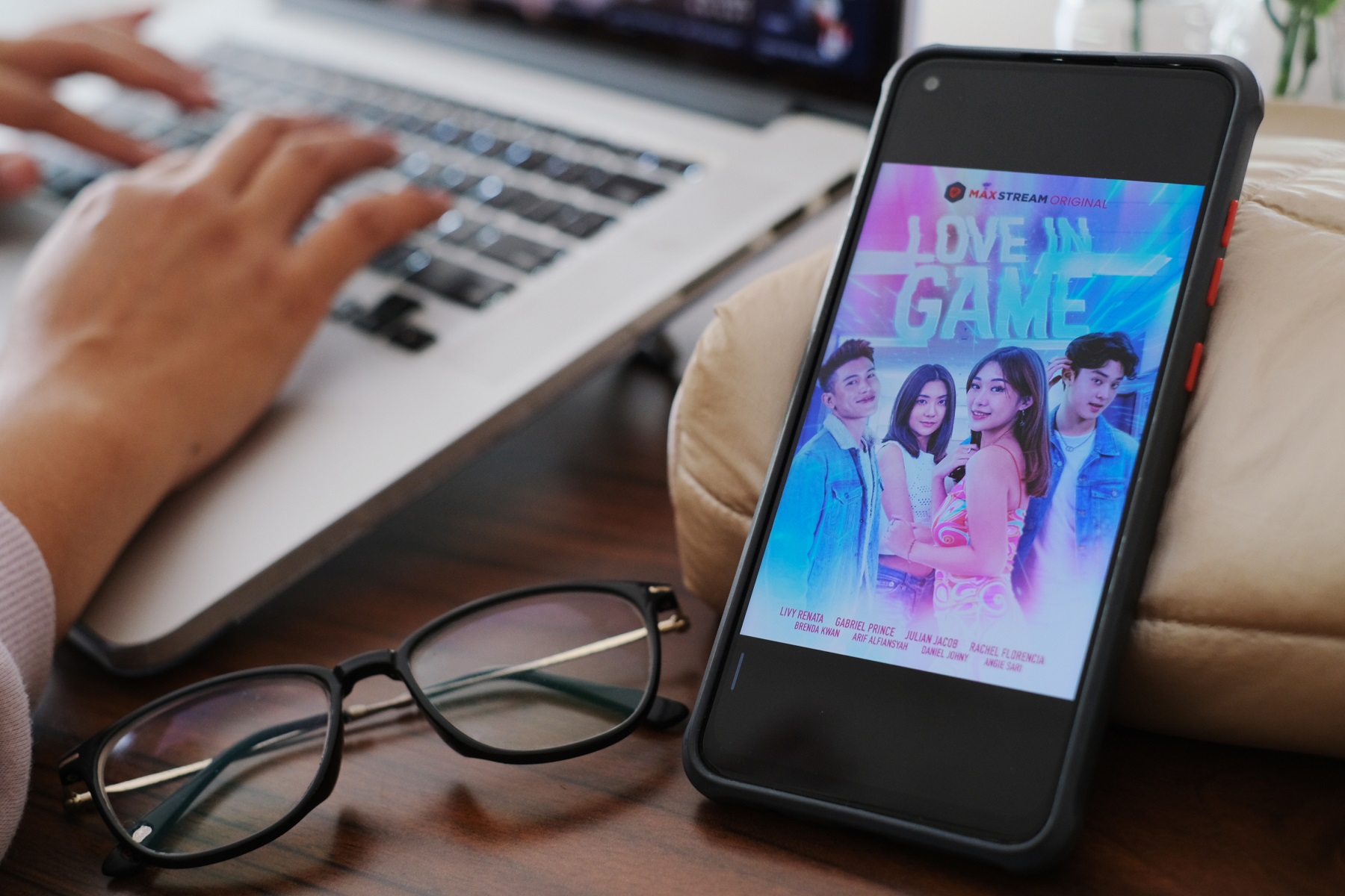 MAXstream Rilis Serial Orisinal “Love in Game” - Trendtech Indonesia