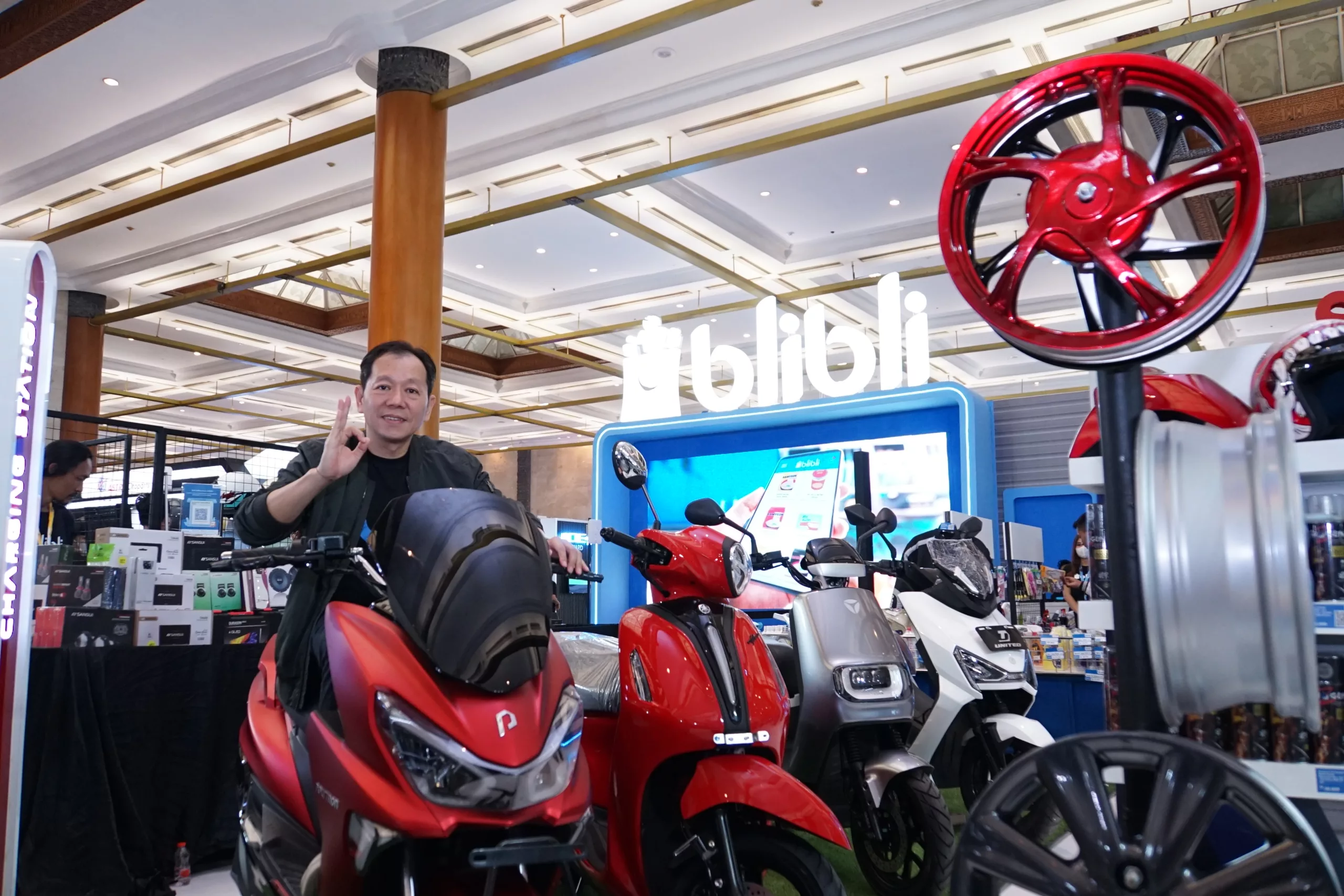 Blibli Hadirkan Pilihan Kendaraan Listrik di GAIKINDO Jakarta Auto Week 2023 - Trendtech Indonesia