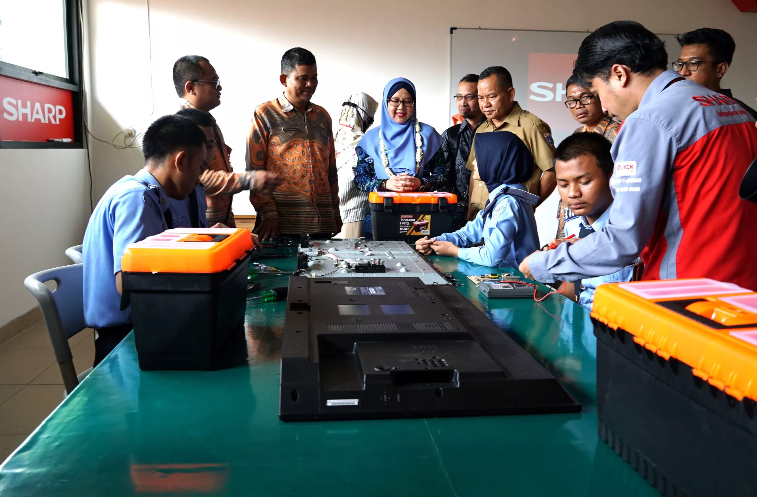 Sharp Class Dukung Program Revitalisasi SMK Pemprov DKI Jakarta ...