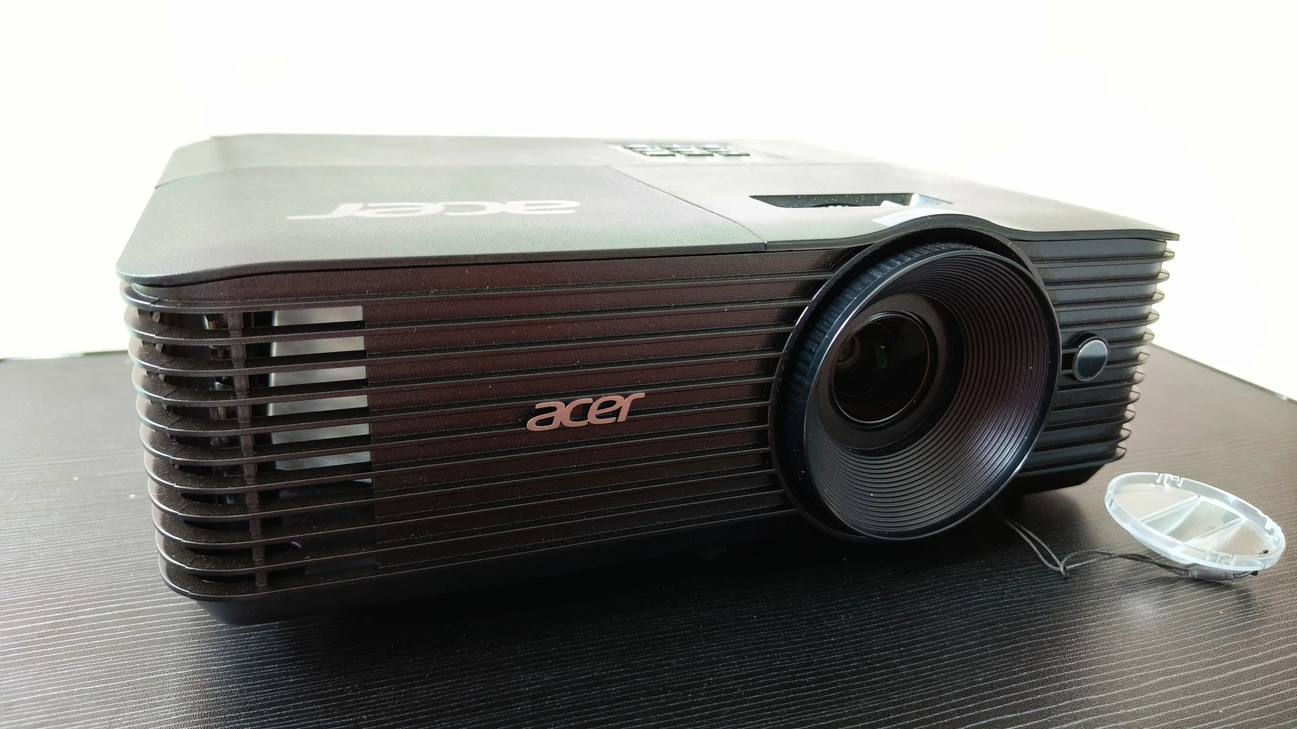Review Acer Essentials Projector X1: Proyektor Multifungsi yang ...